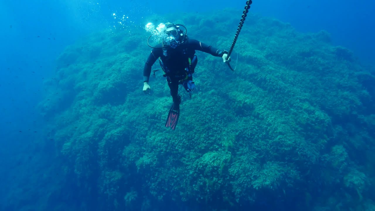 Isola Ferdinandea 50 secondi immersione - YouTube