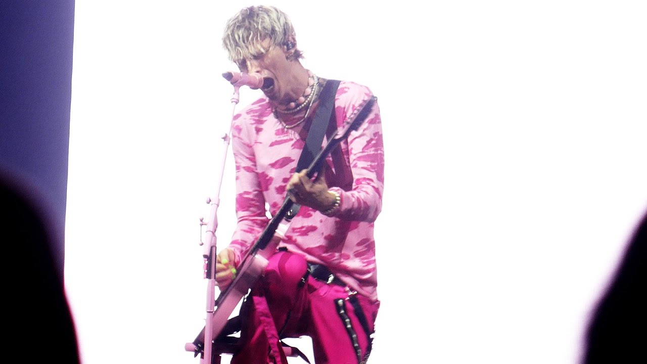 Machine Gun Kelly - Lonely - Cleveland, Ohio - Live 2021 - YouTube