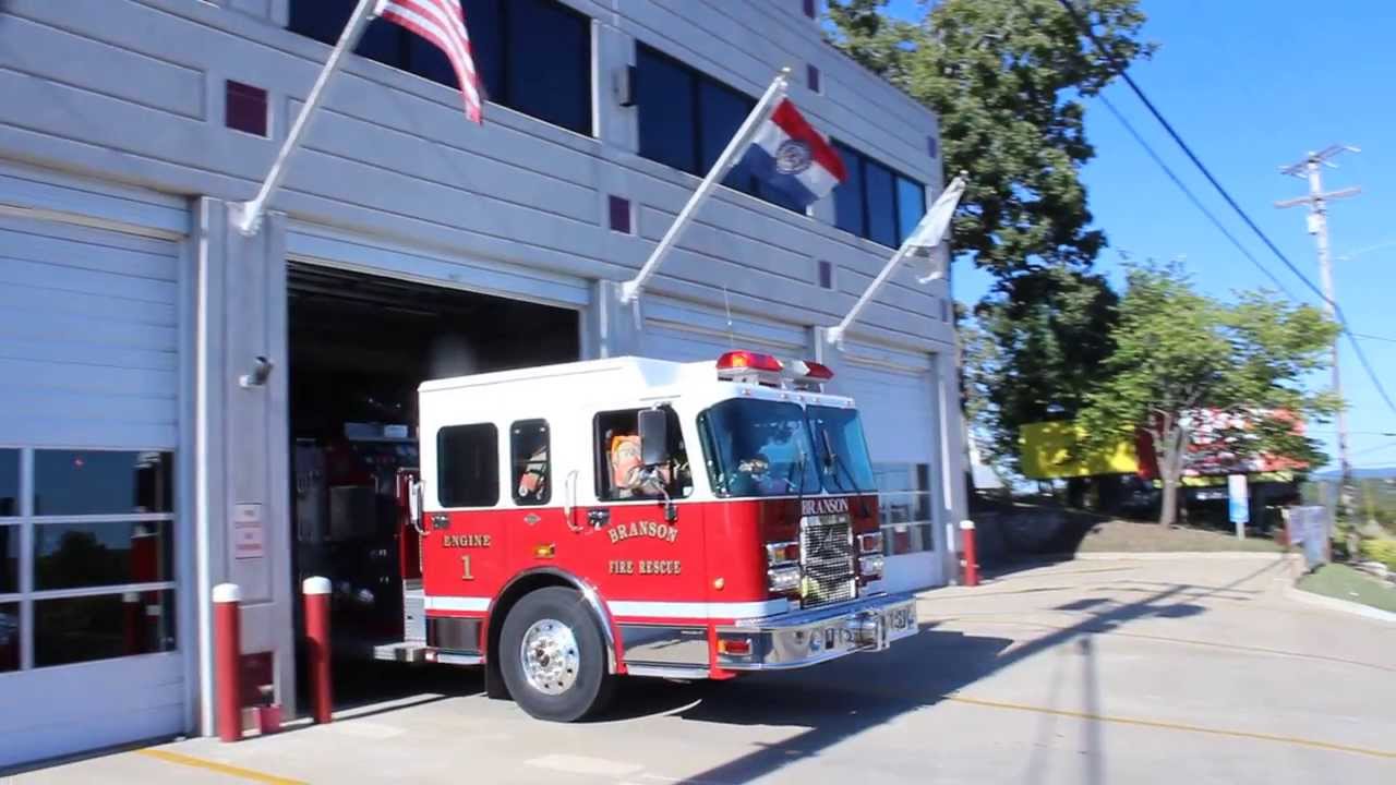 BRANSON, MO ENGINE ONE ROLLING OUT FOR 3 CAR MVA - YouTube
