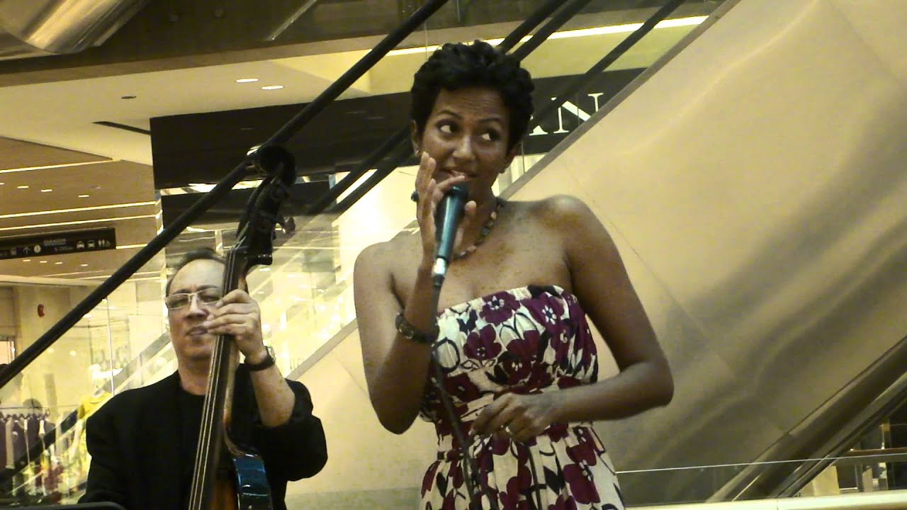 Just The Way You Are by Carol Gomez @ Paragon Music En Vogue 19 May 11 ...