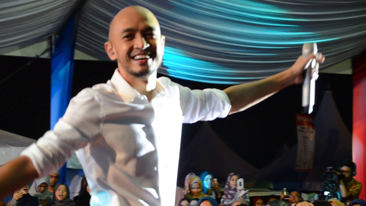 Tomok Meraung Newboys-Fesko 61 UTM 2018(5k) - YouTube