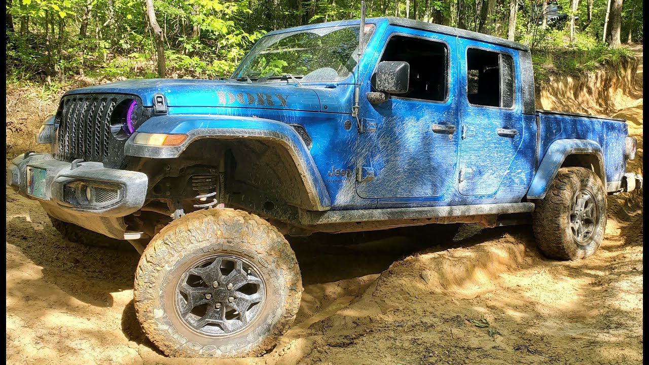 Playing on some rocks at gulches off-road park - YouTube