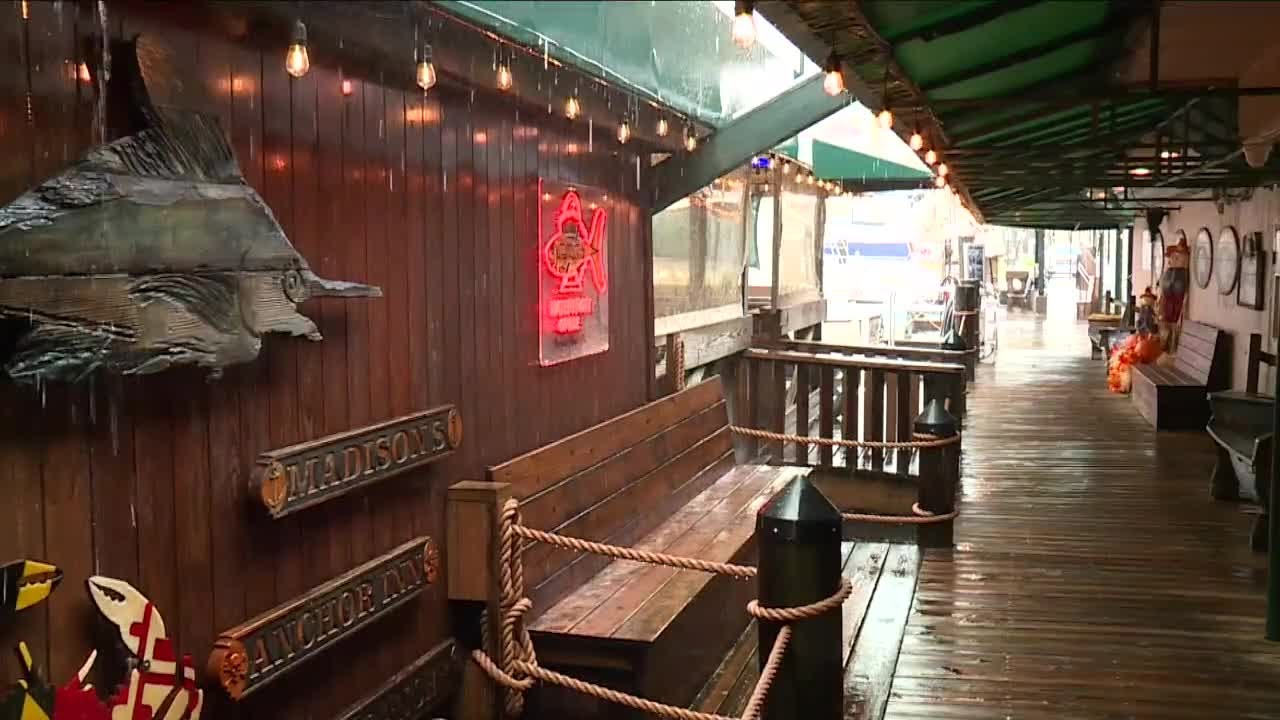 Two Georges restaurant prepares for flooding amid steady rain - YouTube