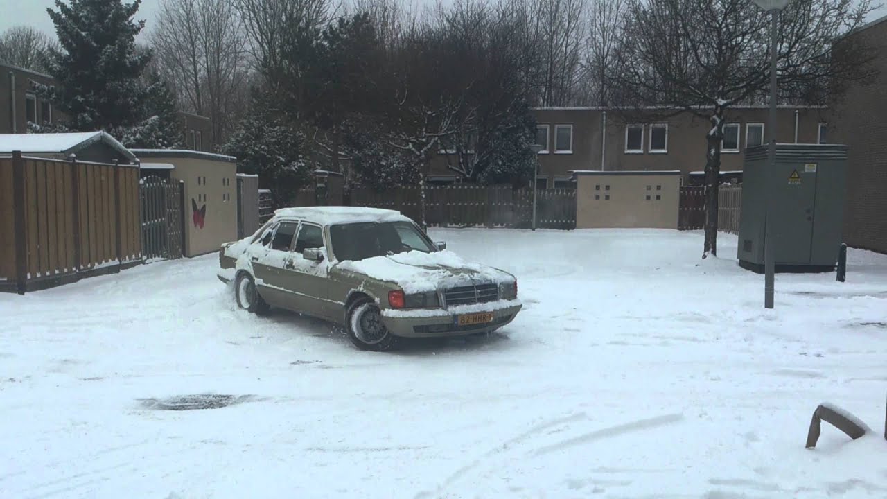 Mercedes Benz 280 Se Snow Drifting - YouTube
