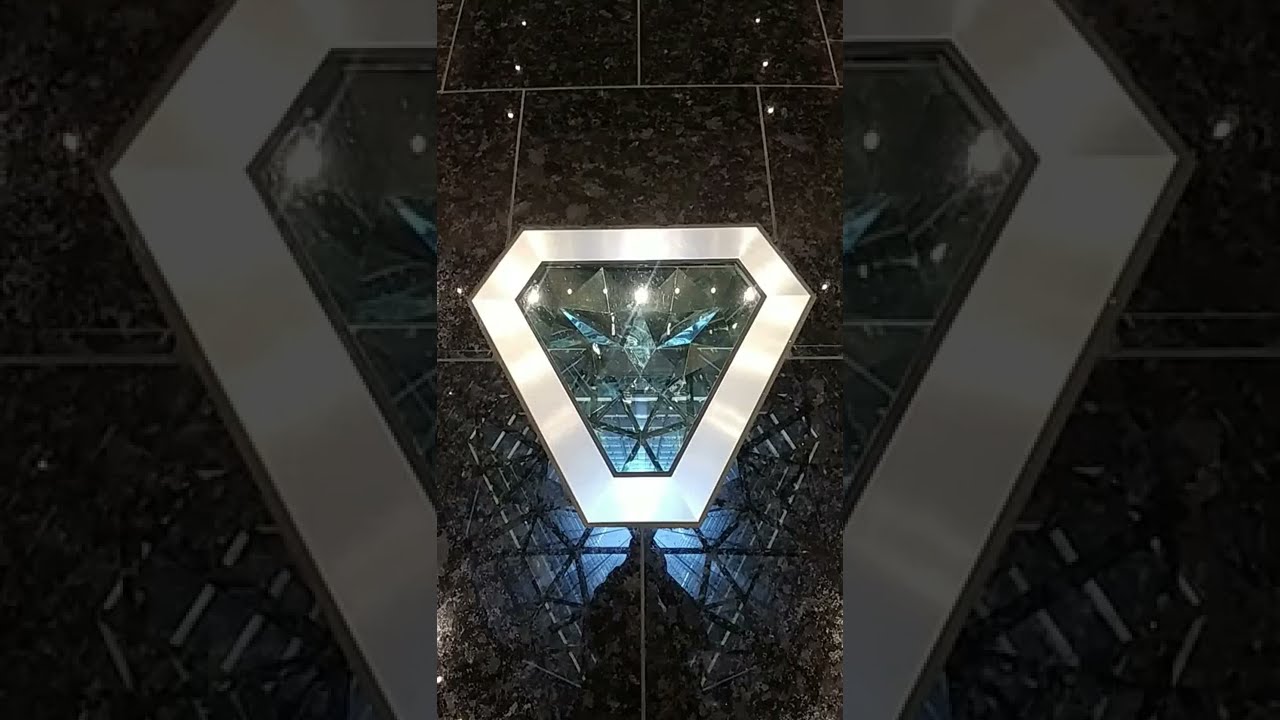 1974年竣工 新宿住友ビル 三角ビル広場 Triangular Column Design since 1974 Tokyo Japan ...