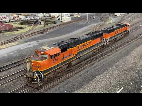 (Southbound) BNSF 288 Power Move passes through the BNSF Tacoma Train Yard. - YouTube