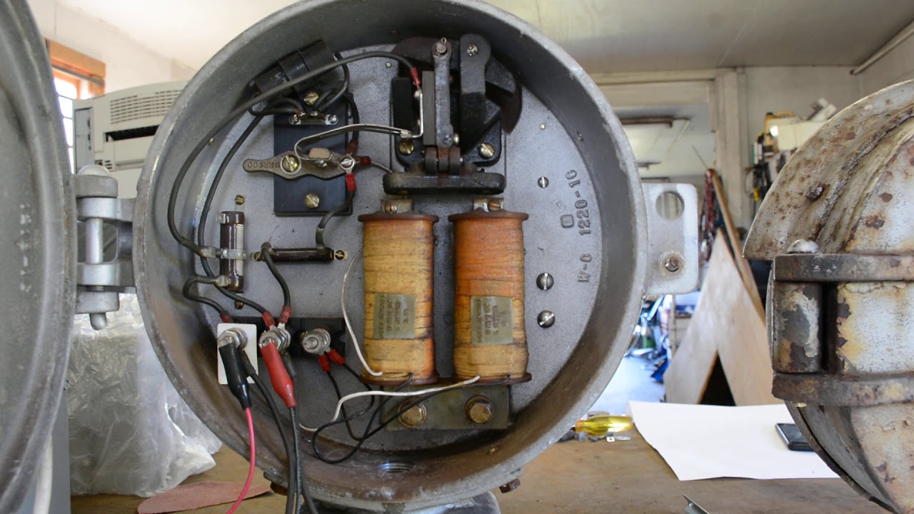 Western Cullen Hayes 333 crossing bell - YouTube