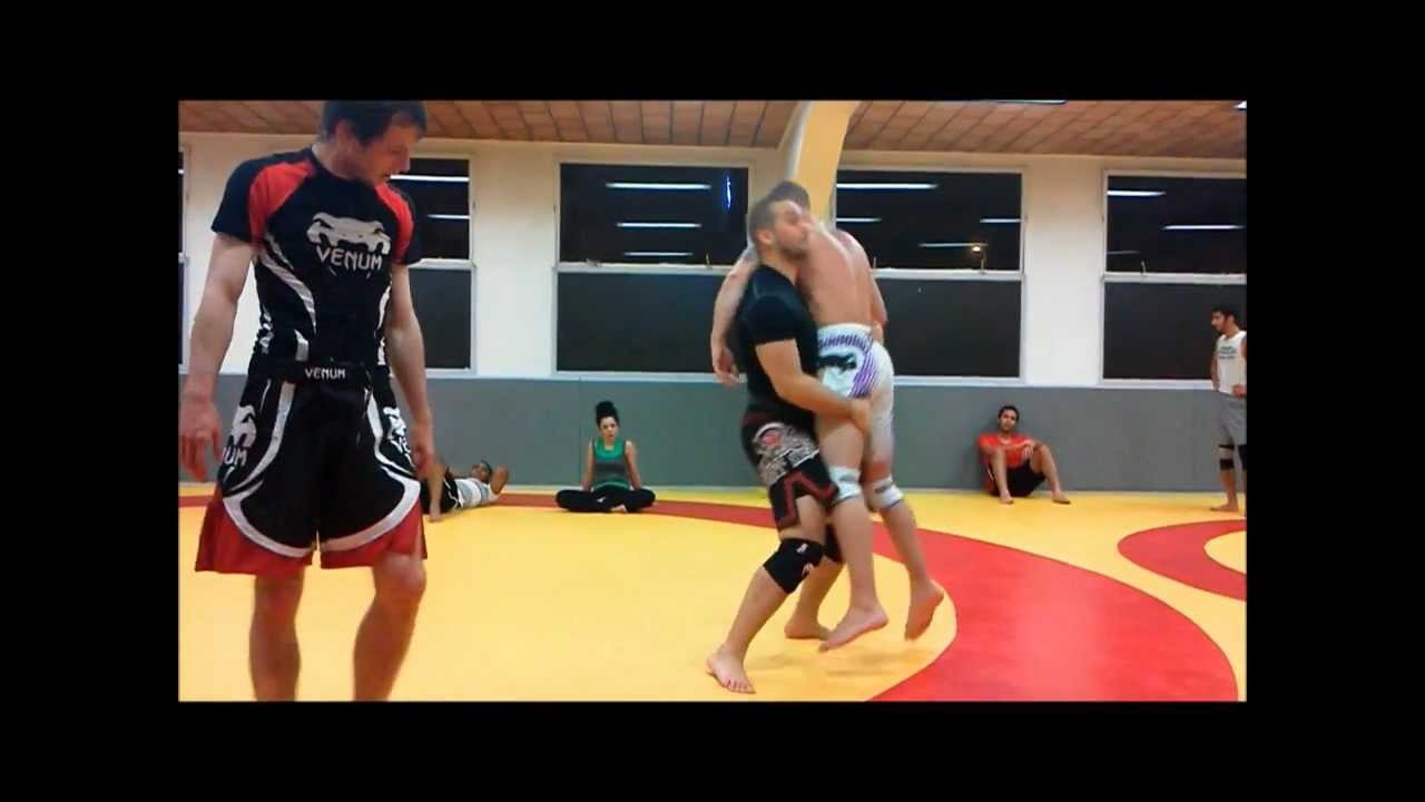 Alpha Fight Club : Cours de boxe MMA - YouTube