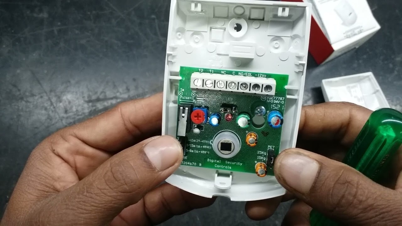 How to work PIR Detector / Motion Sensor ? मोशन सेन्सर कैसे काम करता है ...
