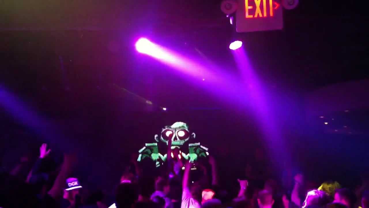 Zomboy - Live in Calgary - Hoedown (2013) - YouTube