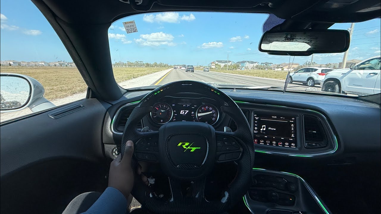 Loud 5.7 Dodge challenger cutting up across Florida traffic LIVE🤯 - YouTube