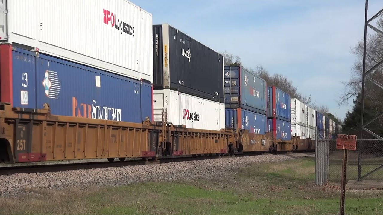 Eastbound UP#9051 Big Sandy, TX - YouTube