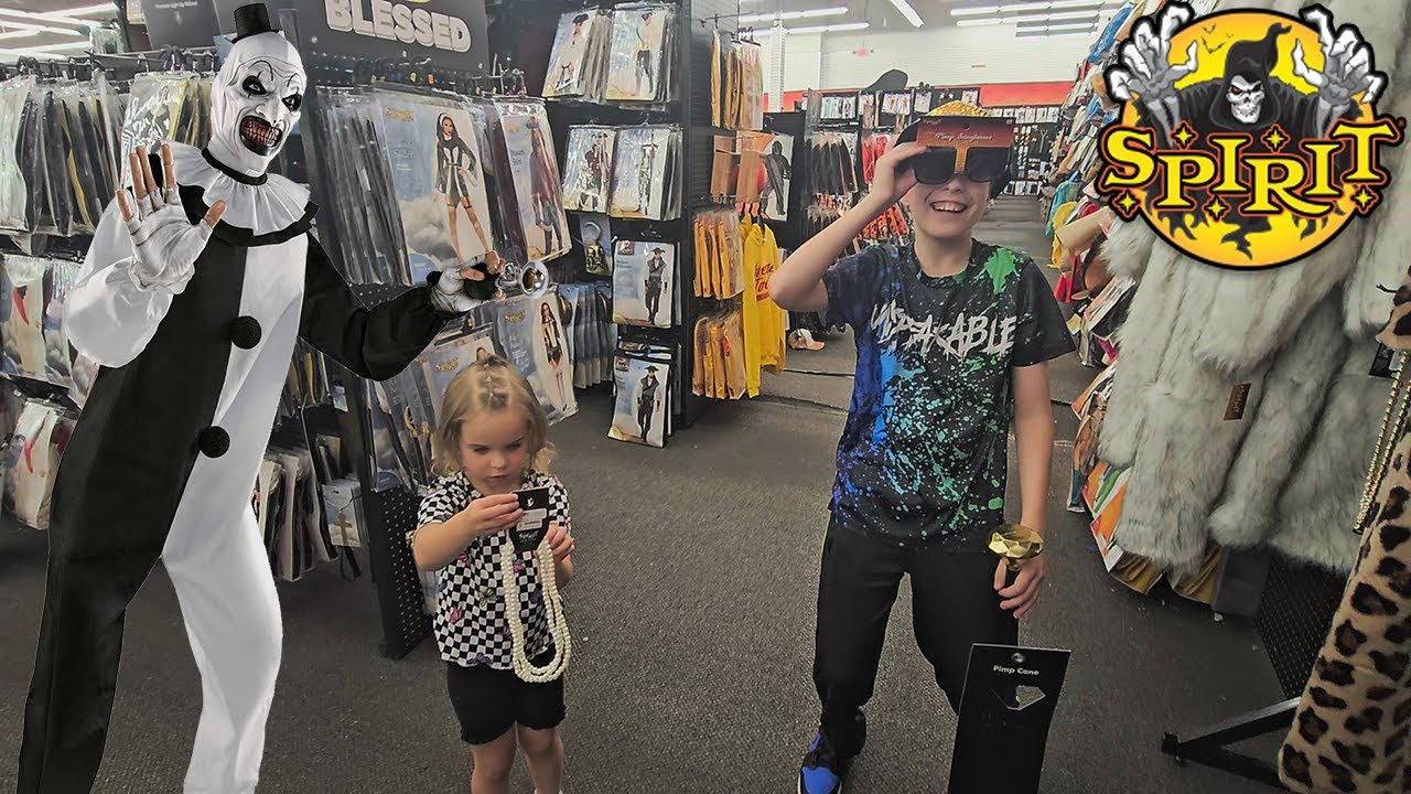 New 2024 Spirit Halloween Store Walkthrough with Ellie! - YouTube