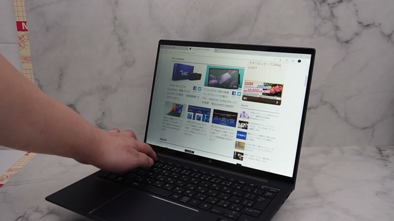 ワンタッチで利用できる内蔵プライバシースクリーン「HP Sure View Reflect」 - YouTube