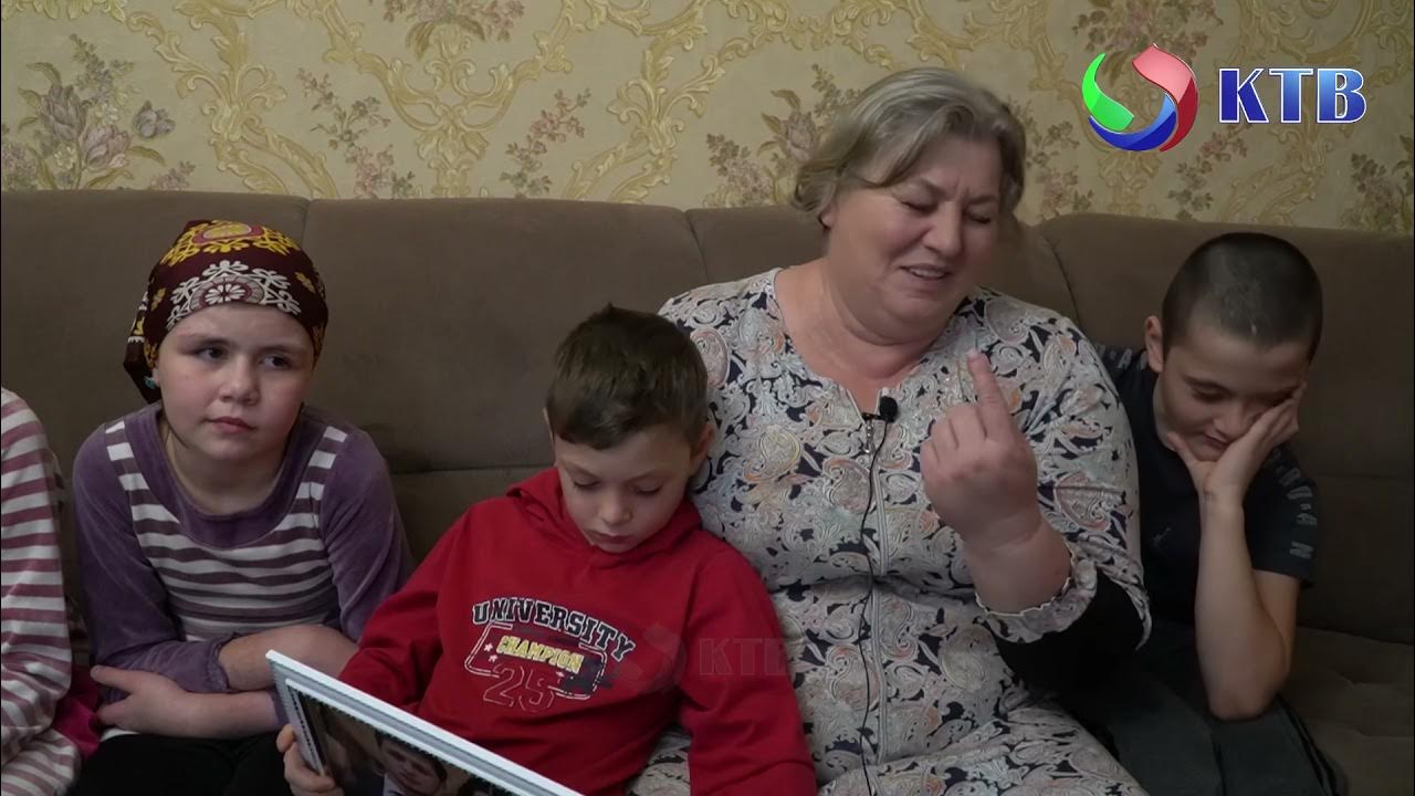 Мама, как пуговка - на ней все держится.. - YouTube
