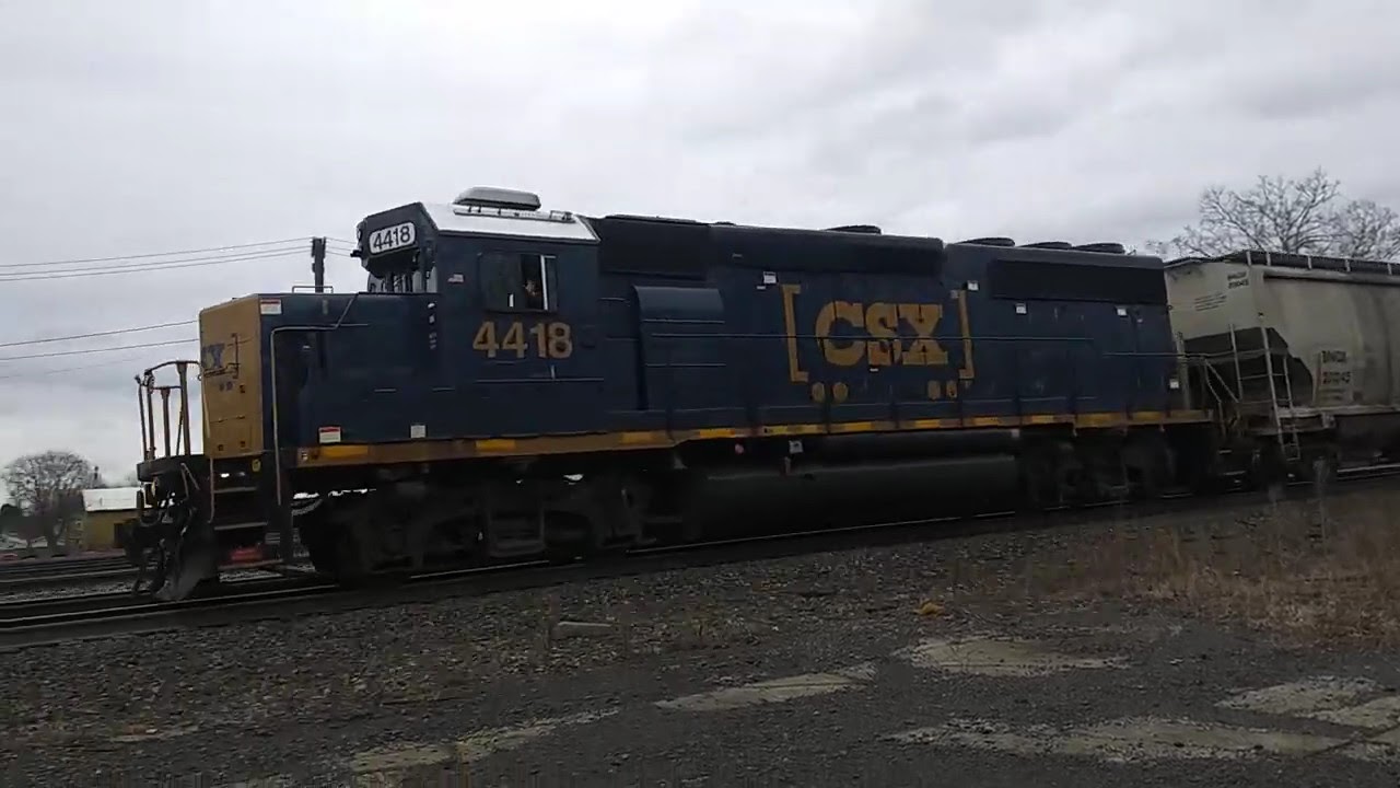 CSX Switcher train at Lyons NY - YouTube
