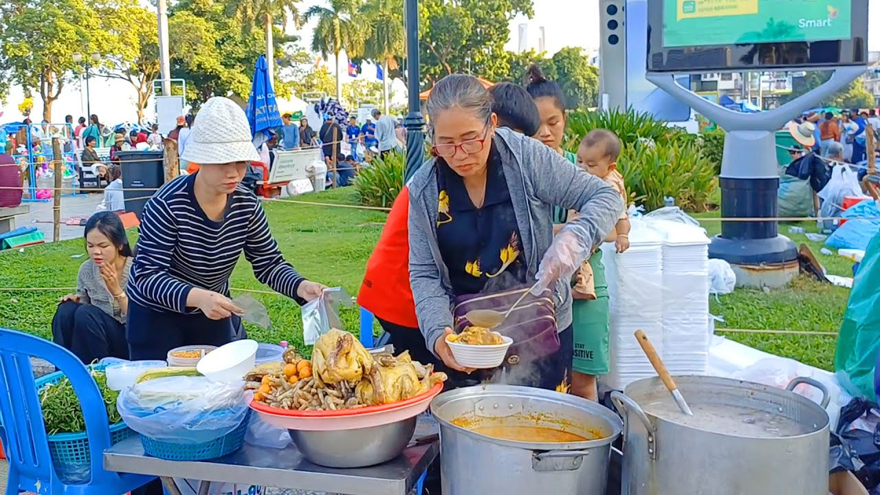 Best Street Food, Num Banh Chok, Rice Noodles, & More, Cambodia Water ...
