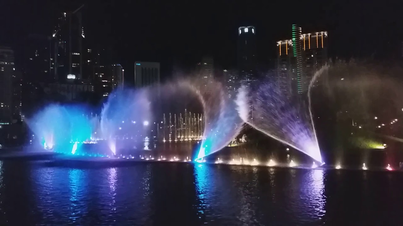 KLCC Lake Symphony Water Fountain Show - YouTube