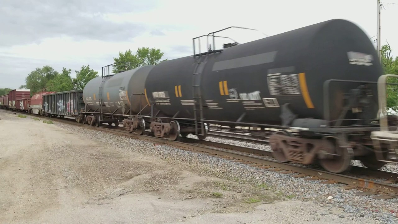 BNSF 8019 west - YouTube