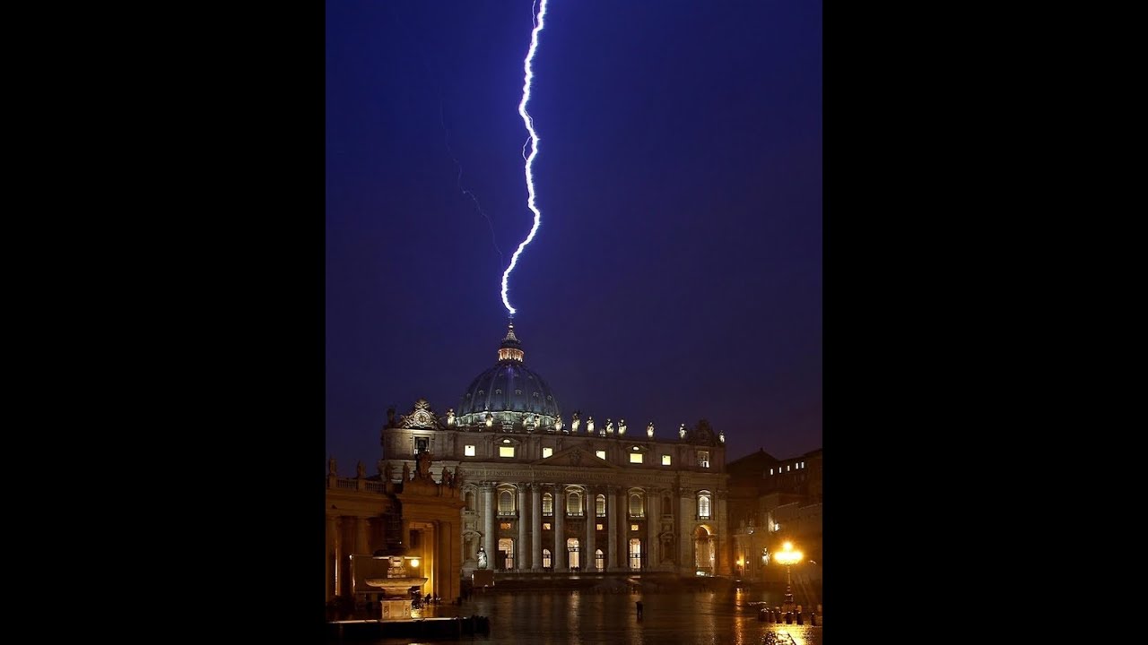 #pope Lightning Strikes After Pope Resigns ( rayo que golpea cuando el ...