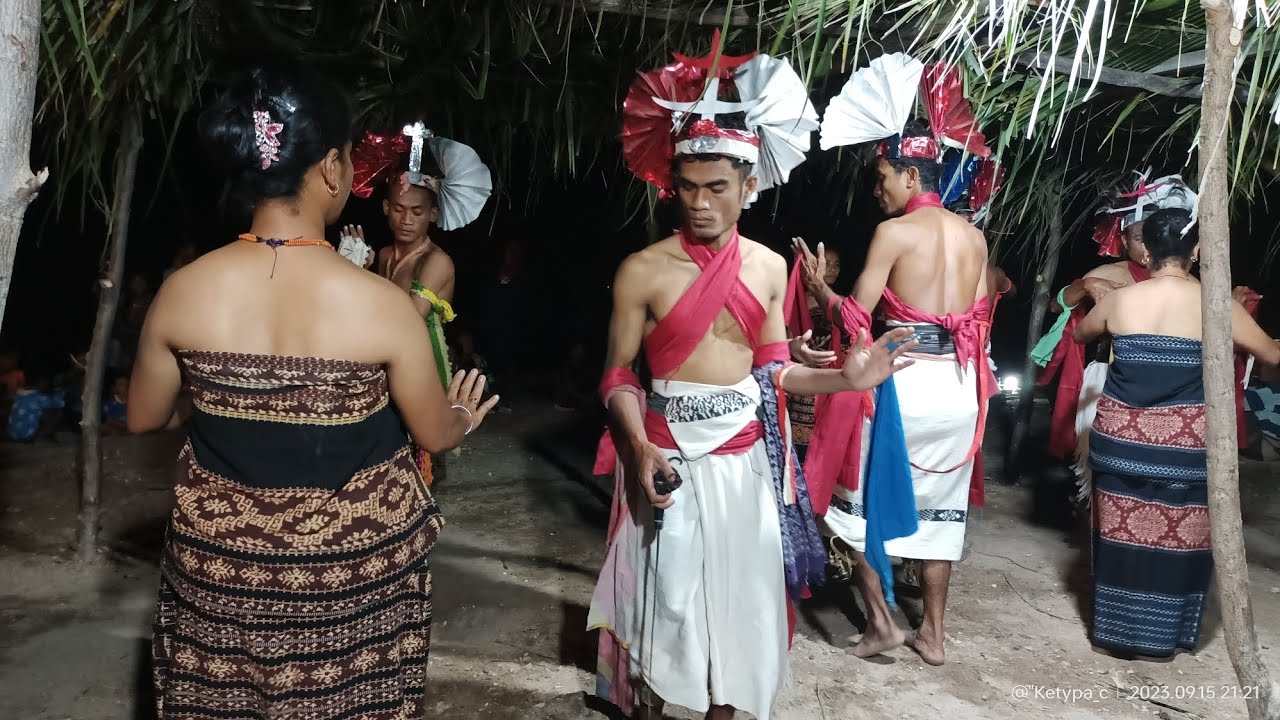 Lendo Tarian budaya Kabupaten Sabu Raijua Provinsi Nusa Tenggara Timur ...