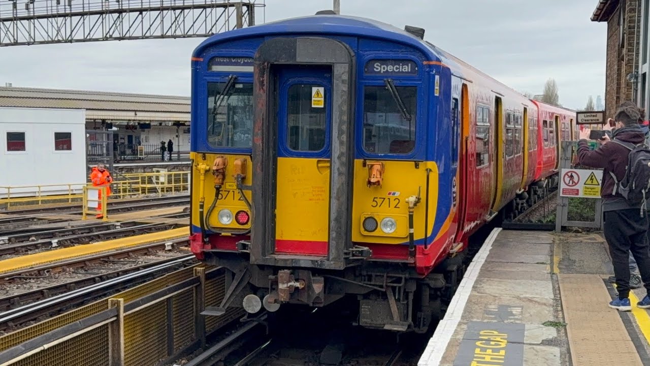 Last pair of Class 455s pass through Clapham Junction for scrap 27/03 ...