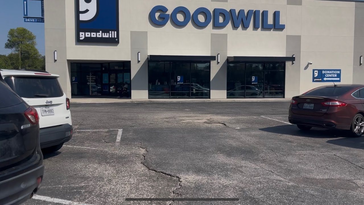 Goodwill shop with me! #goodwill #shopwithme - YouTube