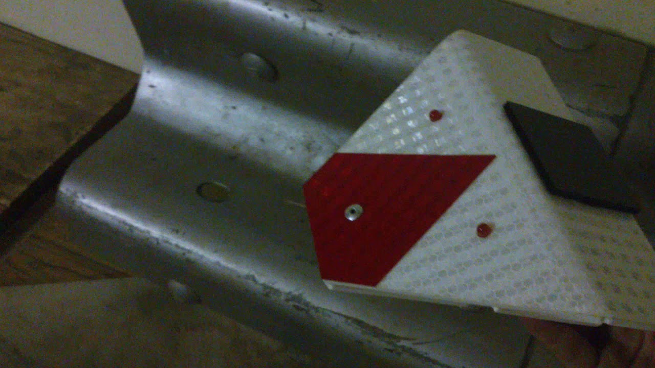 Reflective Road barrier light first prototype - YouTube