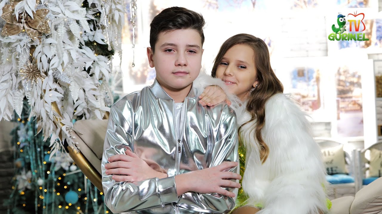 Bianca Harabadjiu și Vasile Bobeica (Picături Muzicale) - You Make It Feel Like Christmas - YouTube