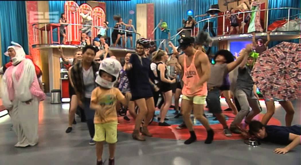 The Erin Simpson Show - Harlem Shake - YouTube