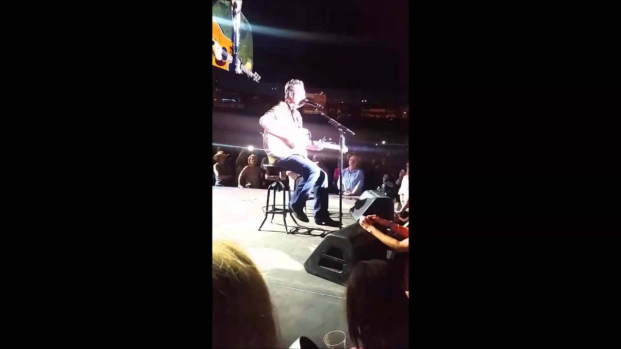 Blake Shelton @ Wrigley Field "Over You" 7/19/2014 - YouTube
