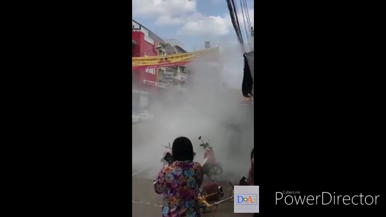 The power bank exploded inside the car. Very dangerous. Power Bank ...