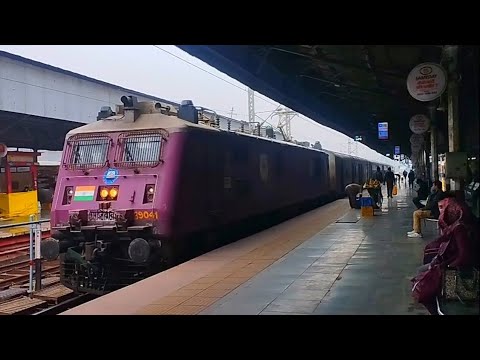 Poorva Express arriving at Kanpur Central/Arrival of Poorva Express ...