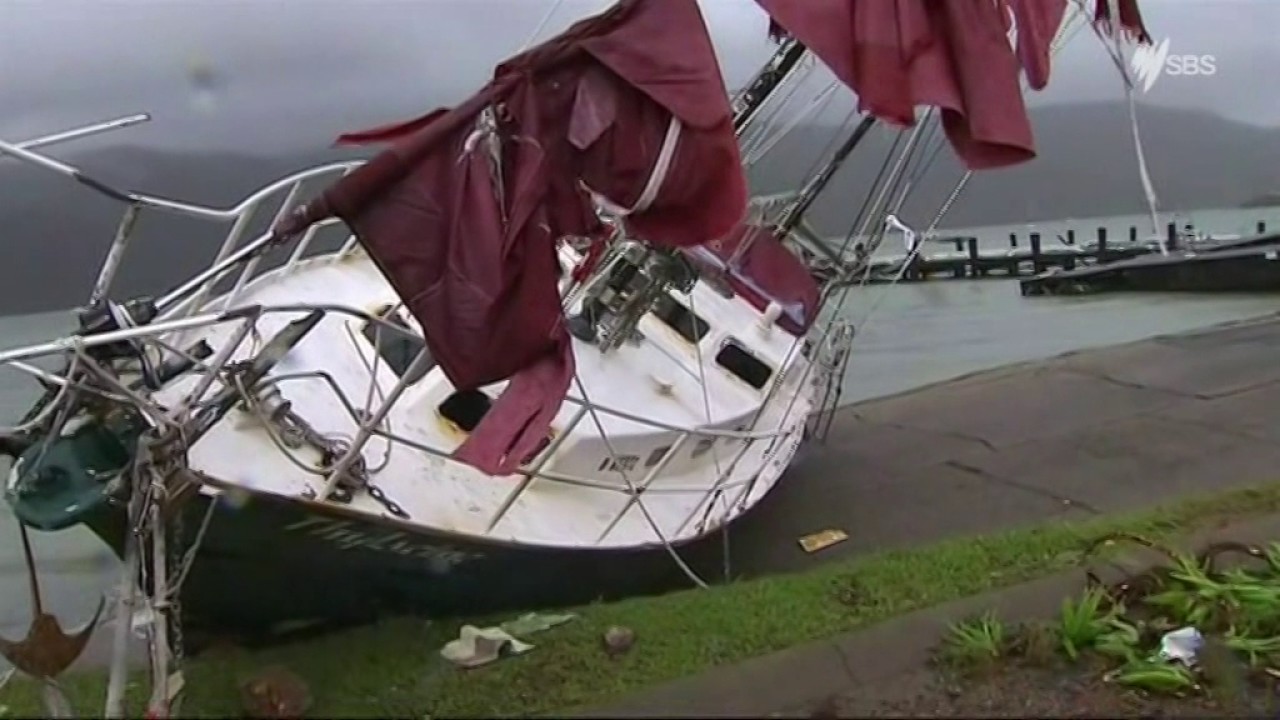 cyclone debbie ..Australia .2017 - YouTube