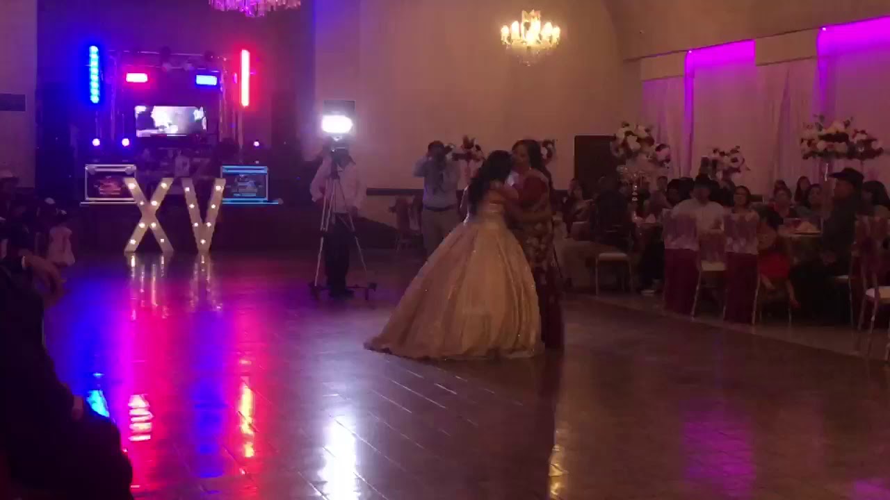 James DJ Batman XV Mayra Landeros Vals de mamá e hija - YouTube