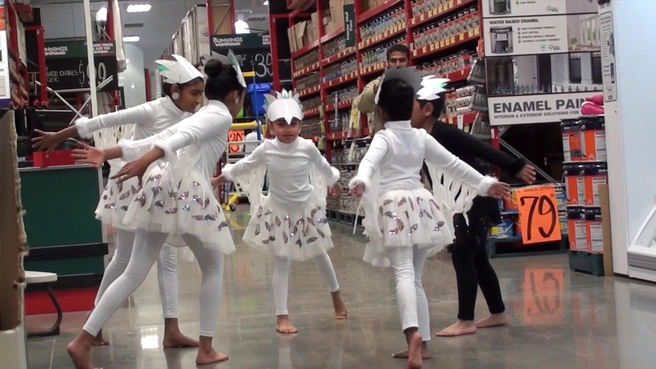 Hansa Wannama - Sri Lankan Dance by Kids - YouTube