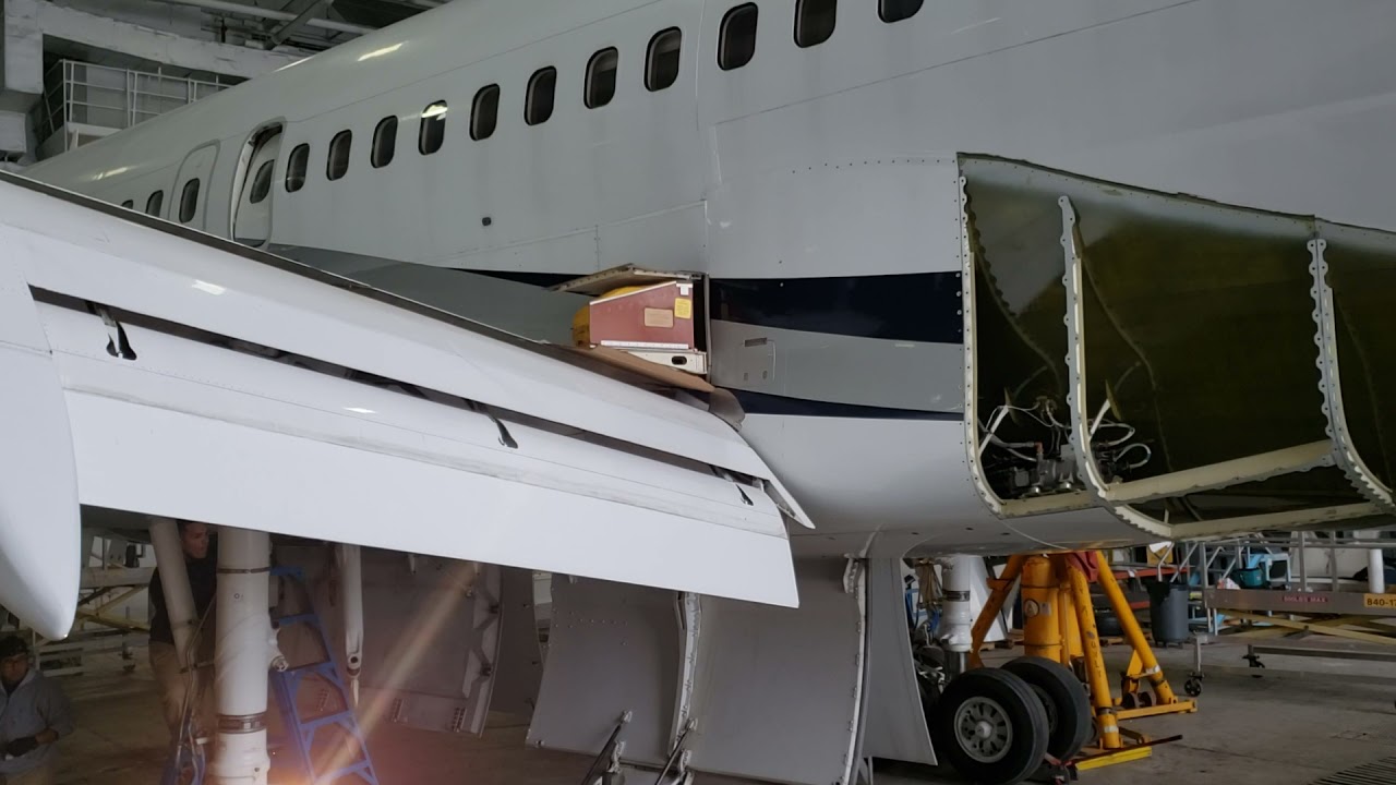 757 overwing slide deploy - YouTube