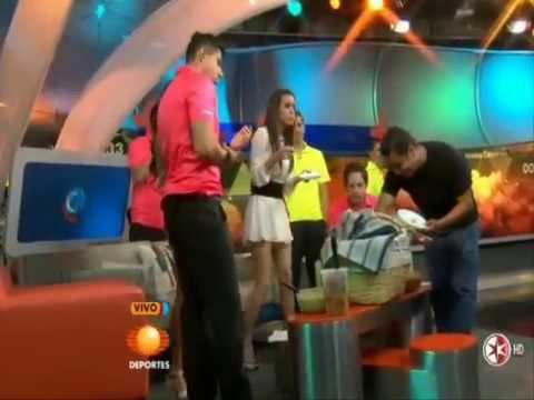 nahima choura faldita y rebeca rubio mini short