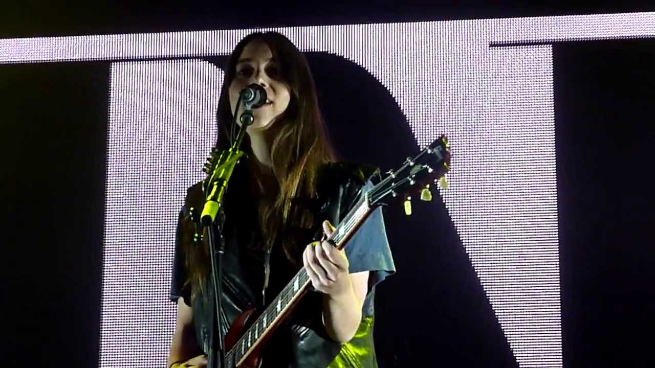HAIM - The Wire ( live! ) - YouTube