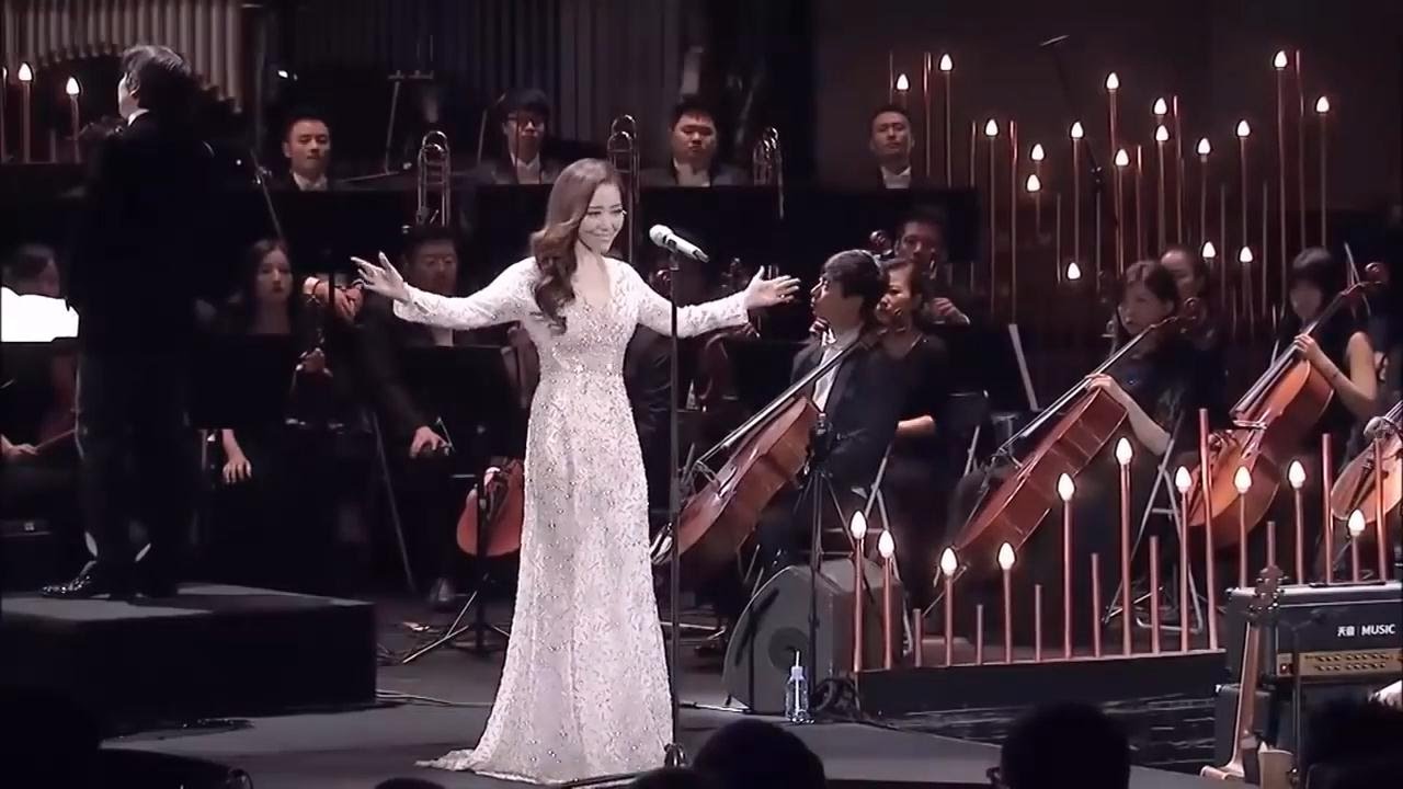 AMAZING PERFORMANCE: Fifth Element Diva song - YouTube
