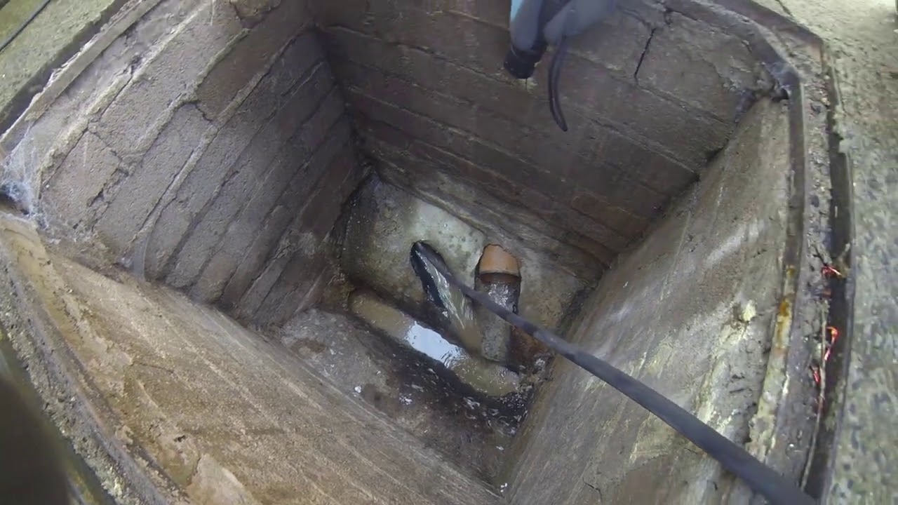 Blocked Drain / Drain unblocking (Rods_Away_082) - YouTube