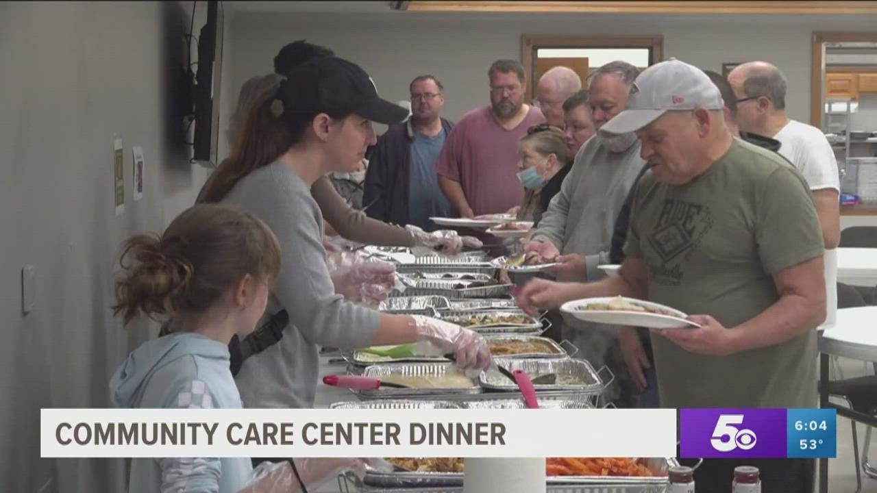 Nonprofit hosts community Thanksgiving feast - YouTube