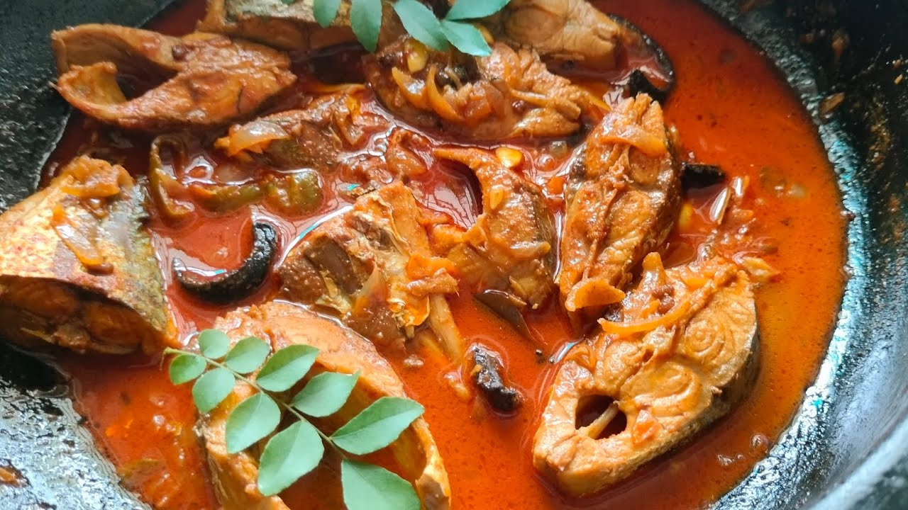 Spicy Vatta Meen Curry/Trevally Fish Curry - Kerala Style Fish Curry ...