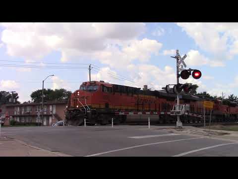 BNSF 7000 East in Berwyn, IL 8/6/20 - YouTube