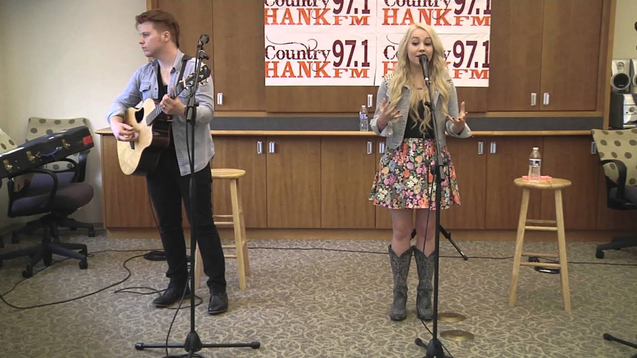 RaeLynn - Love Triangle Intro - YouTube