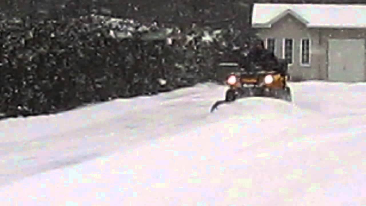 Pelle à neige Alpine Flex Plow sur un Can-Am Outlander 800 XT - YouTube