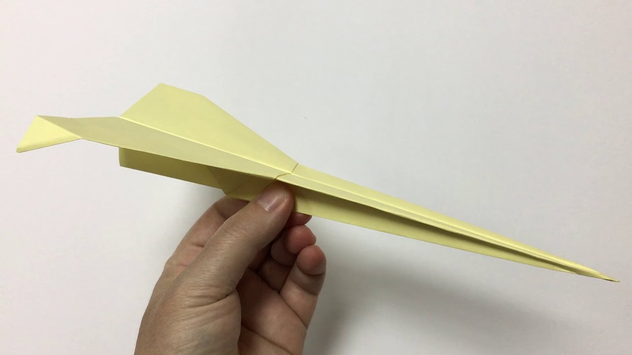 (Neu)Ein Speer - Papierflieger falten der weit fliegt. Papierflugzeug ...