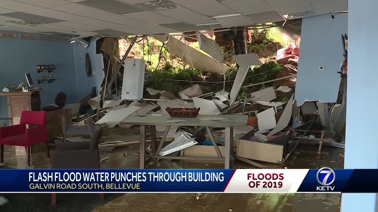 Flash flooding causes Bellevue building collapse - YouTube