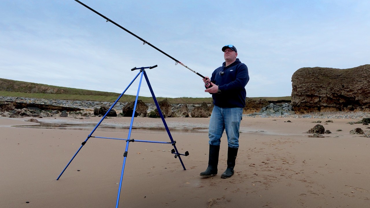 Fishing at Trow rocks beach, south shields - YouTube