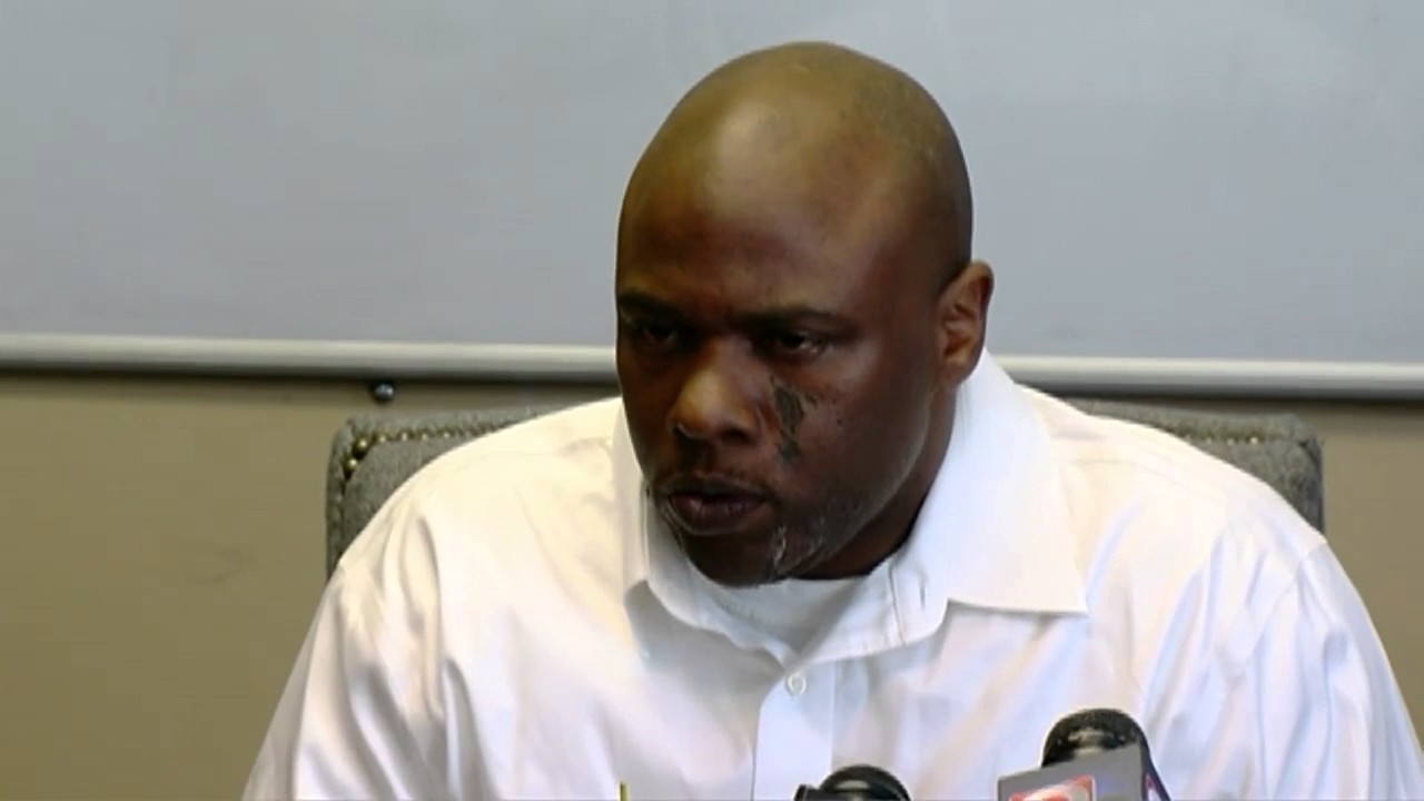 Tulsa man seen in "Live PD" video holds press conference - YouTube